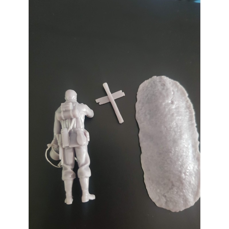 1:35 Serie - German soldier crying in front of