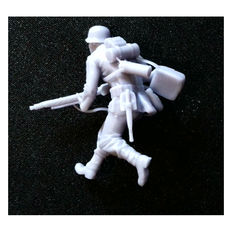 1:35 - WW2 German soldier running with an MG42