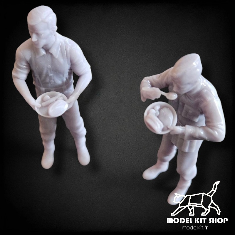 1:35 - WW2 German soldiers eating