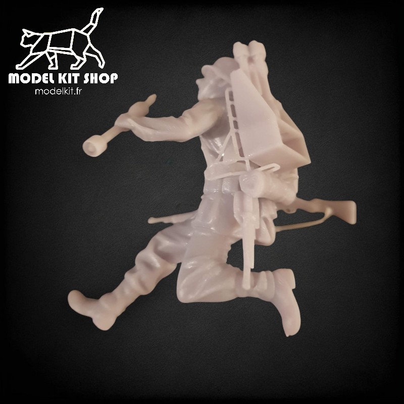 1:35 - WW2 German soldier running with a